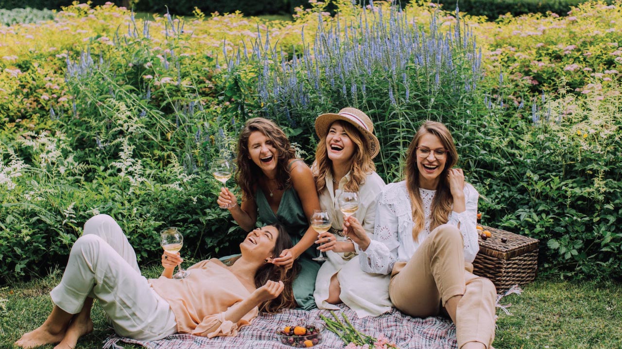 20 Thoughtful, Good Gifts for Female Best Friends